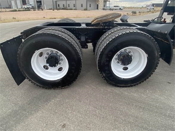 Mack VISION CXN613