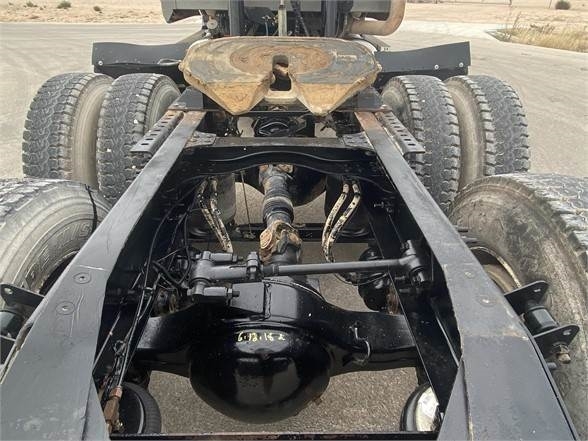 Mack VISION CXN613