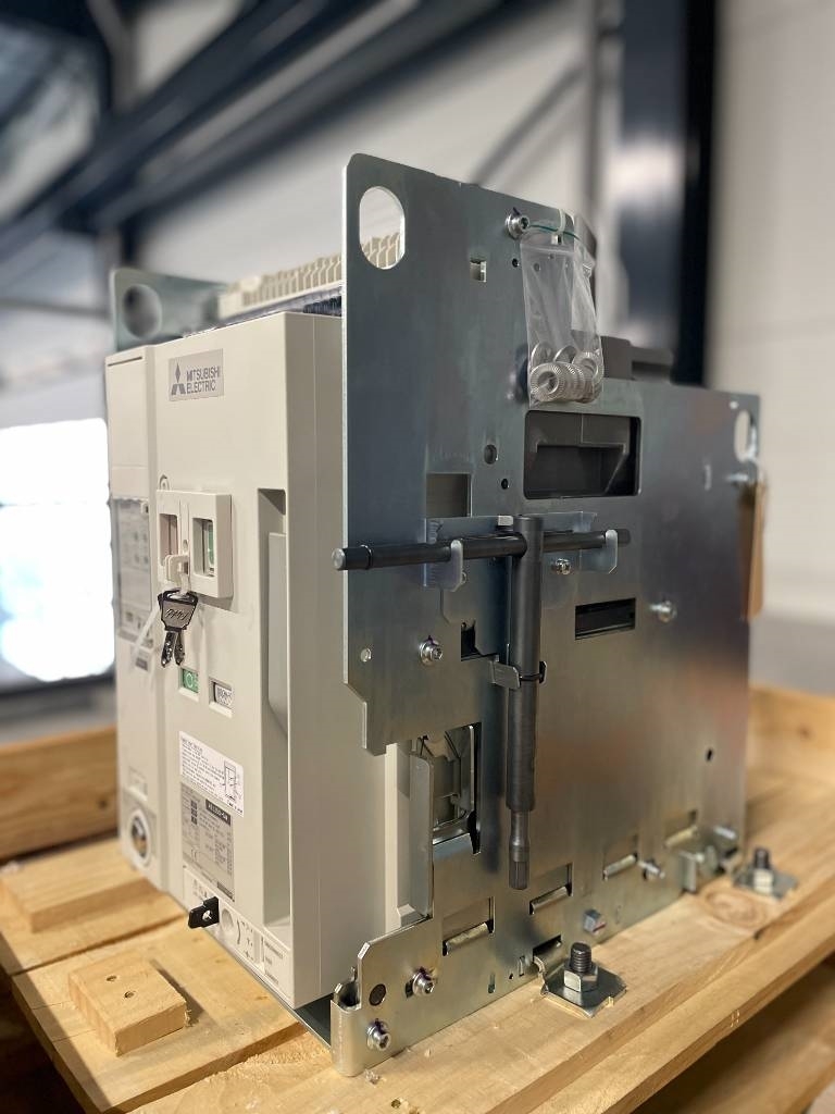 Mitsubishi Circuit breaker 1250A - AE1250-SW 3P - DPX-12648 - Bouw ...