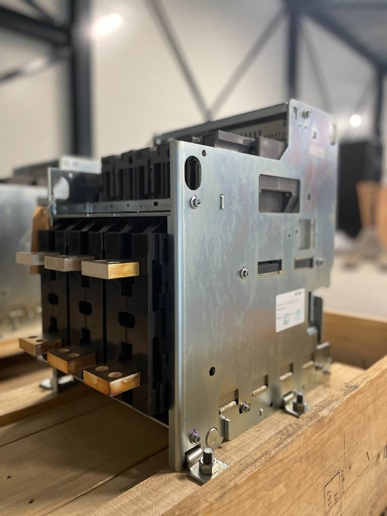 Mitsubishi Circuit breaker 1250A - AE1250-SW 3P - DPX-12648 - Bouw ...