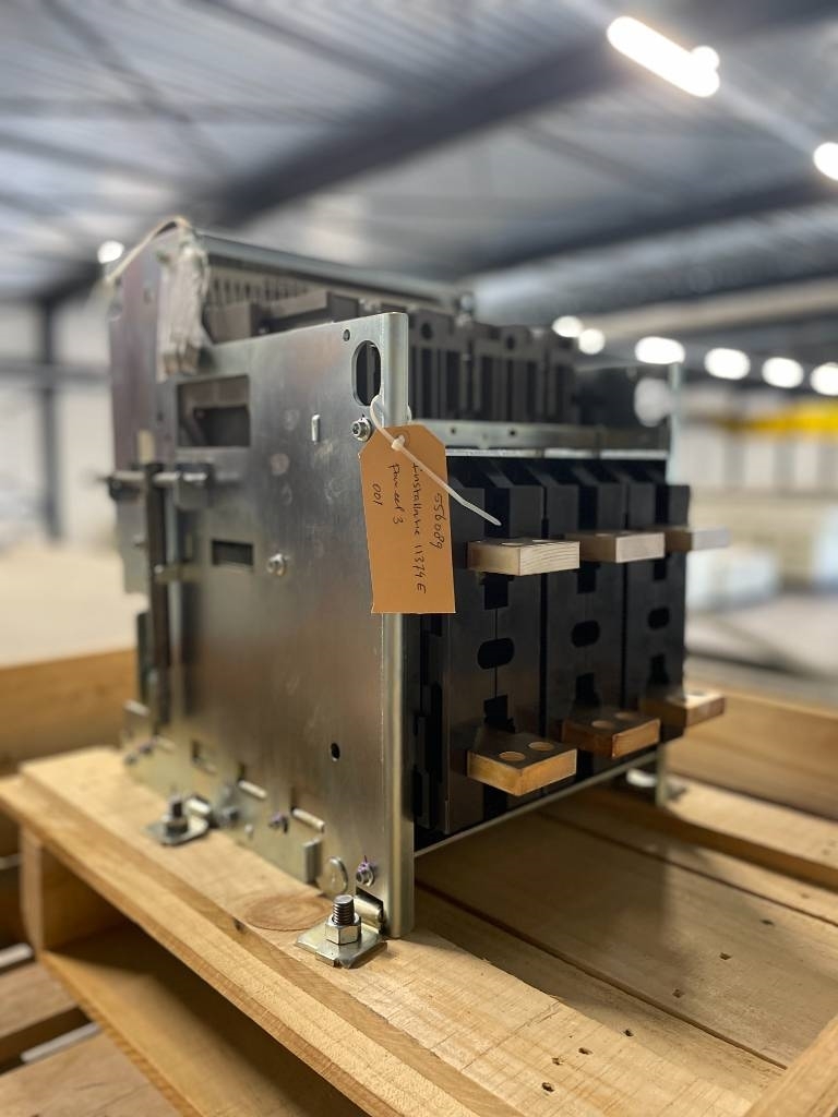 Mitsubishi Circuit breaker 1250A - AE1250-SW 3P - DPX-12648 - Bouw ...