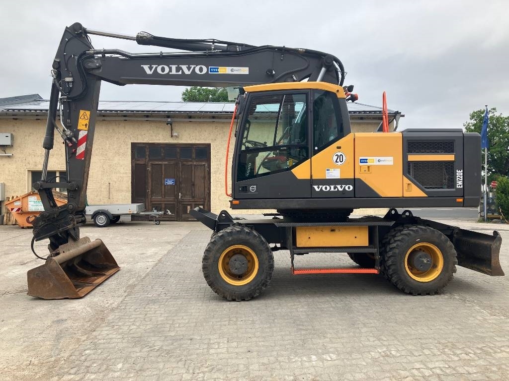 Volvo EW 220 E - Wheeled Excavators - Construction Equipment - Volvo CE ...