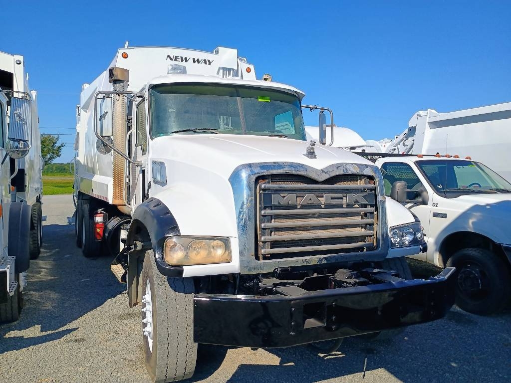 Mack GU 713