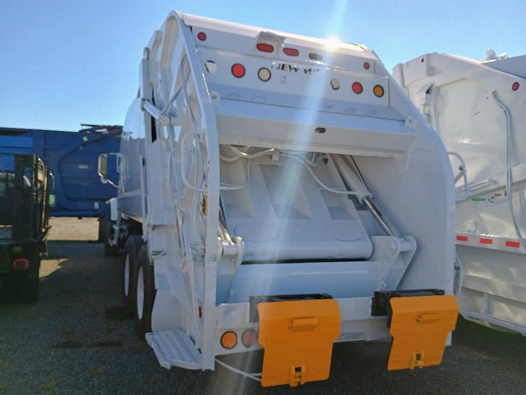 Mack GU 713