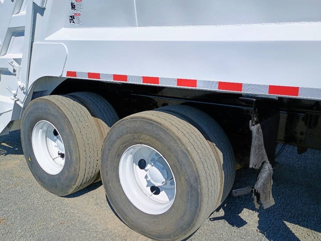 Mack GU 713
