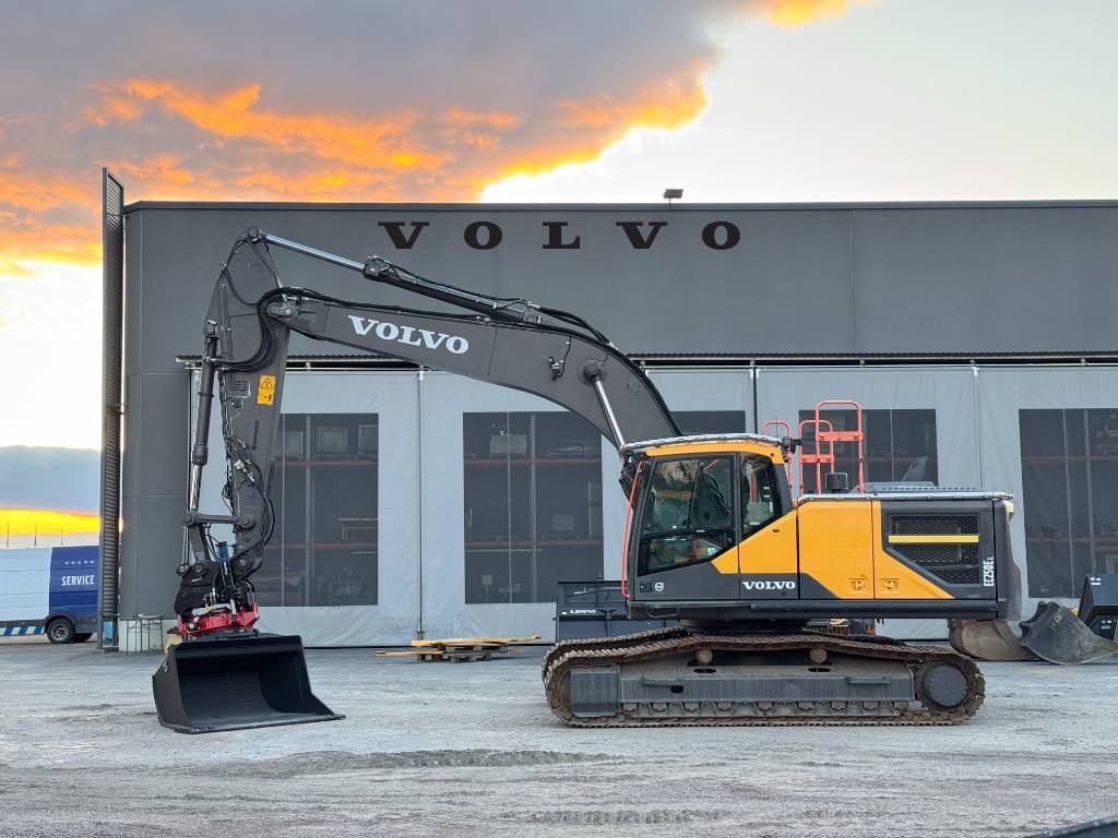 Volvo EC 250 EL - Crawler excavators - Construction - Volvo Emea
