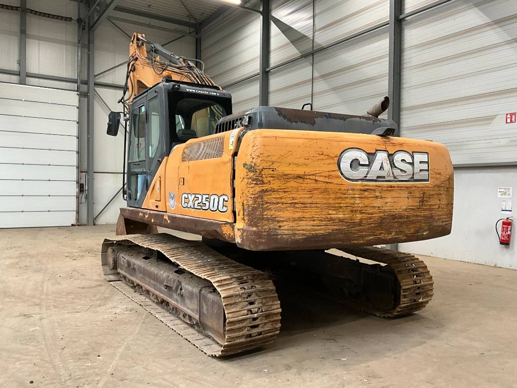 CASE CX 250 C - Rupsgraafmachines - Bouw - Geuens Machinery