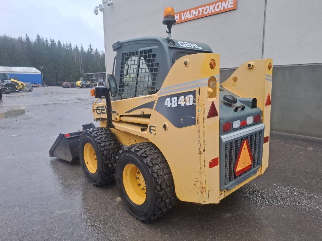 Gehl 4840 - Liukuohjatut kuormaajat - Maarakennus - KH-KONEET