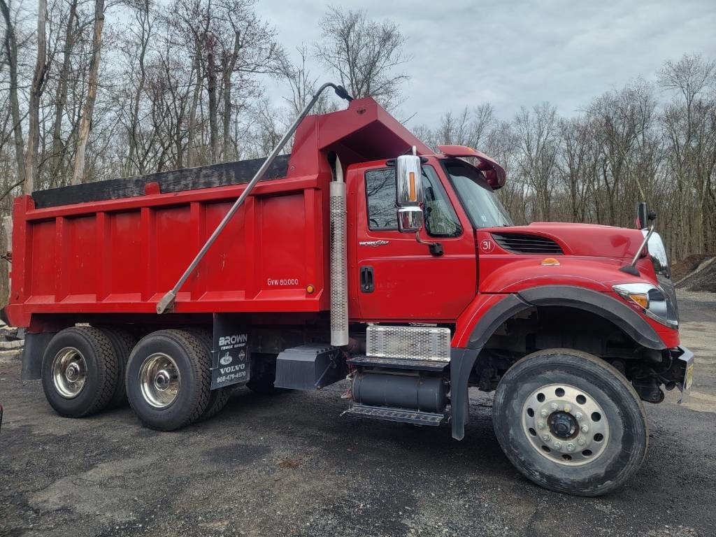 International 7500 SFA