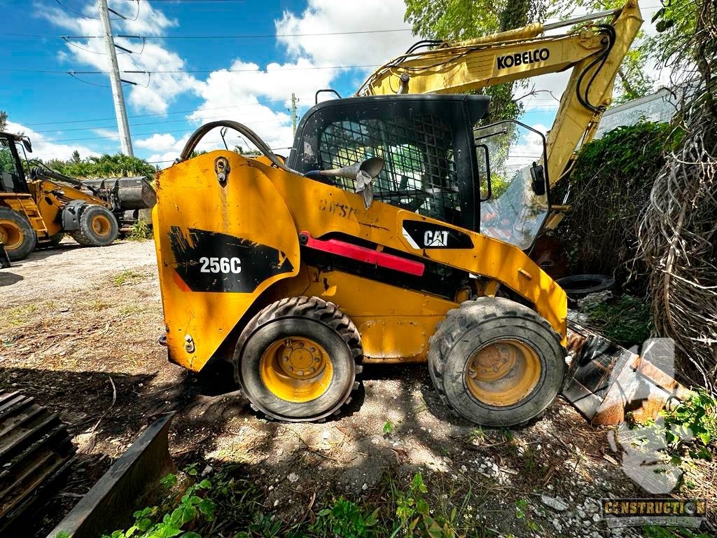 CAT 256 C