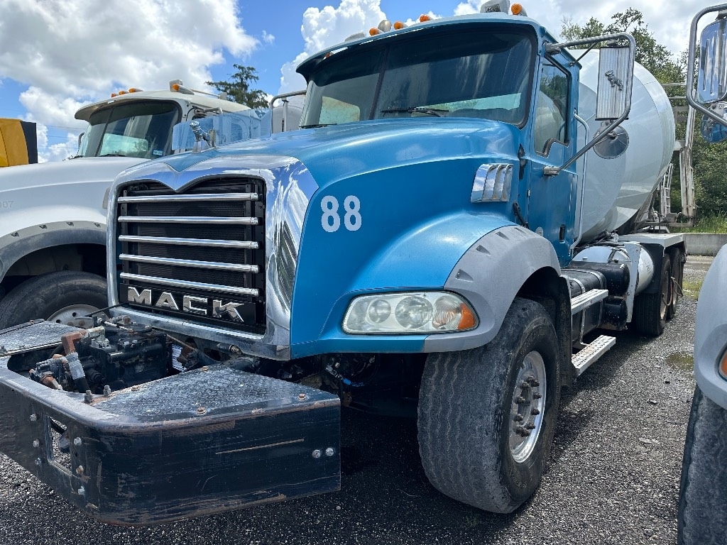 Mack GU 800