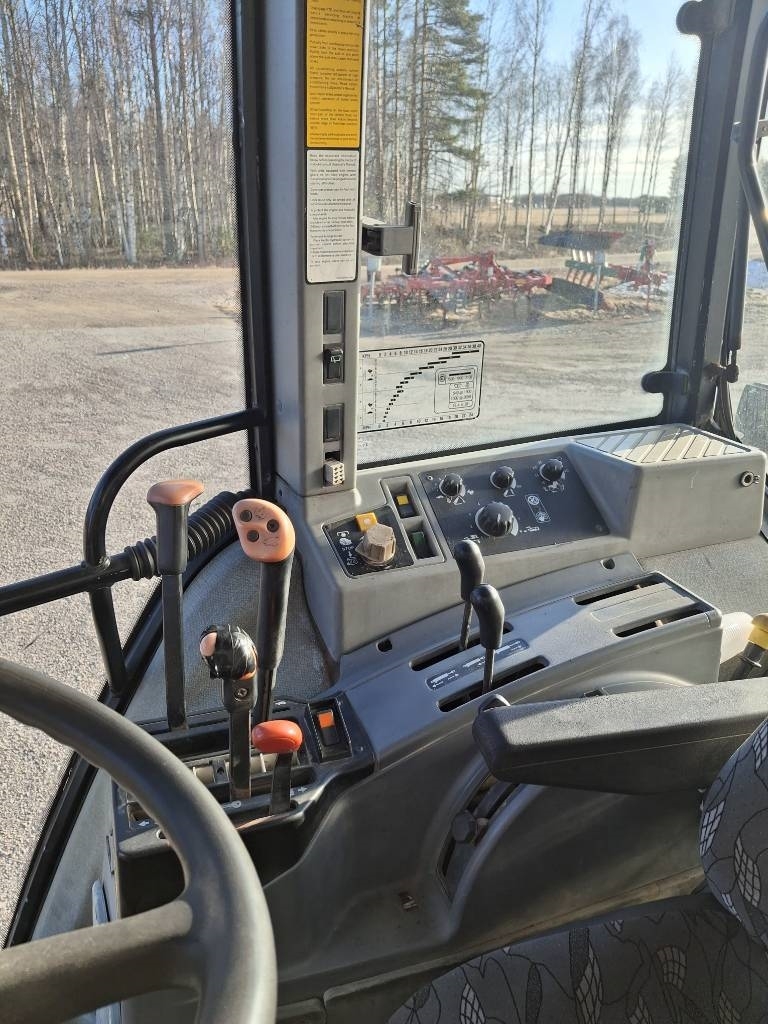 Ford 8340 SLE - Traktorit - Maatalous - Agritek-vaihtokoneet