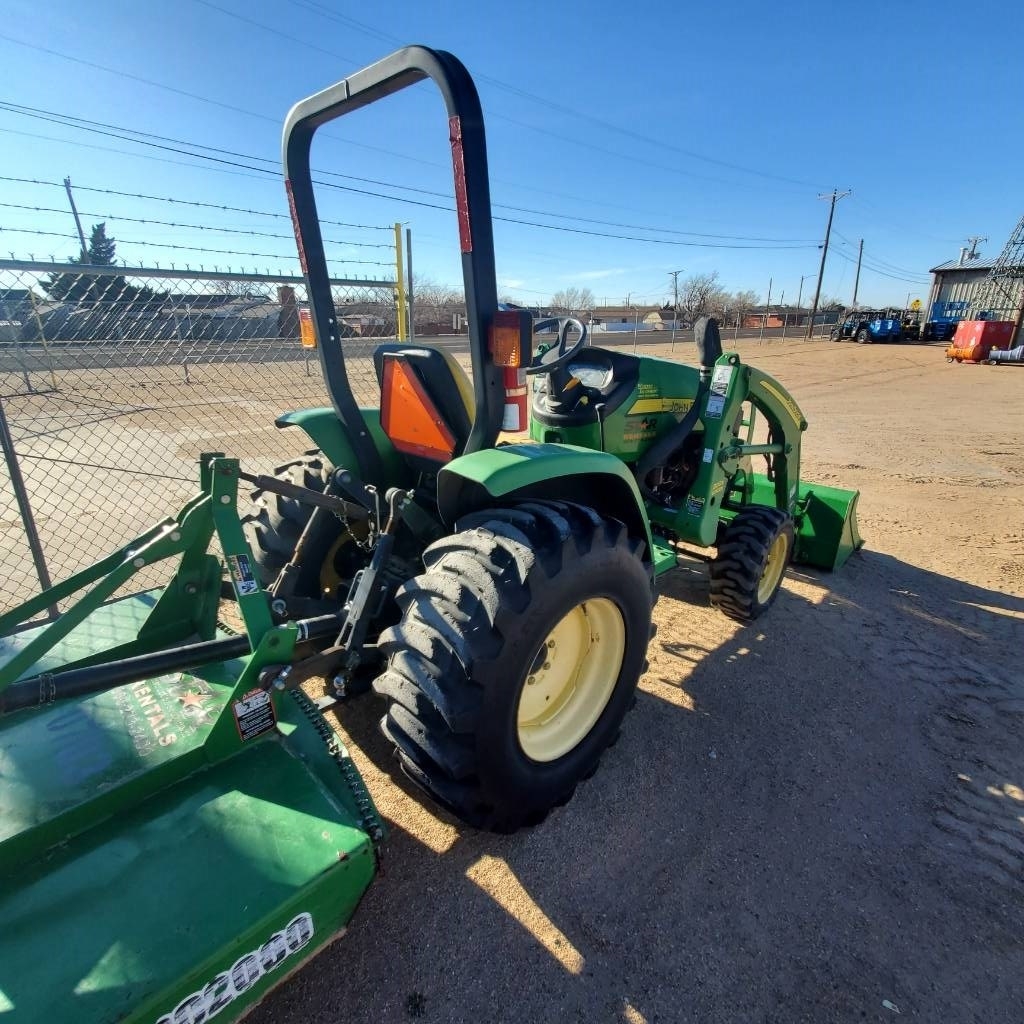 John Deere 3203