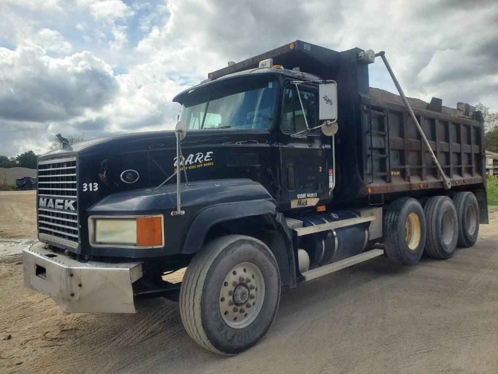 Mack CL713