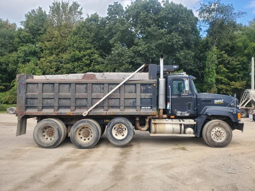 Mack CL713