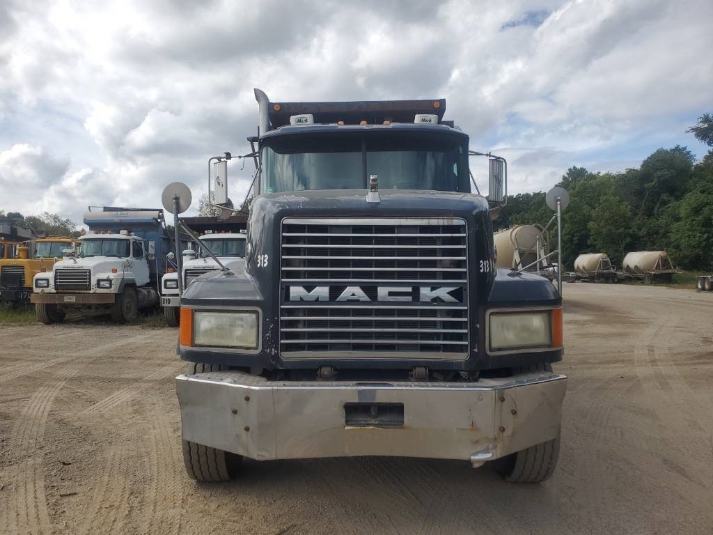 Mack CL713
