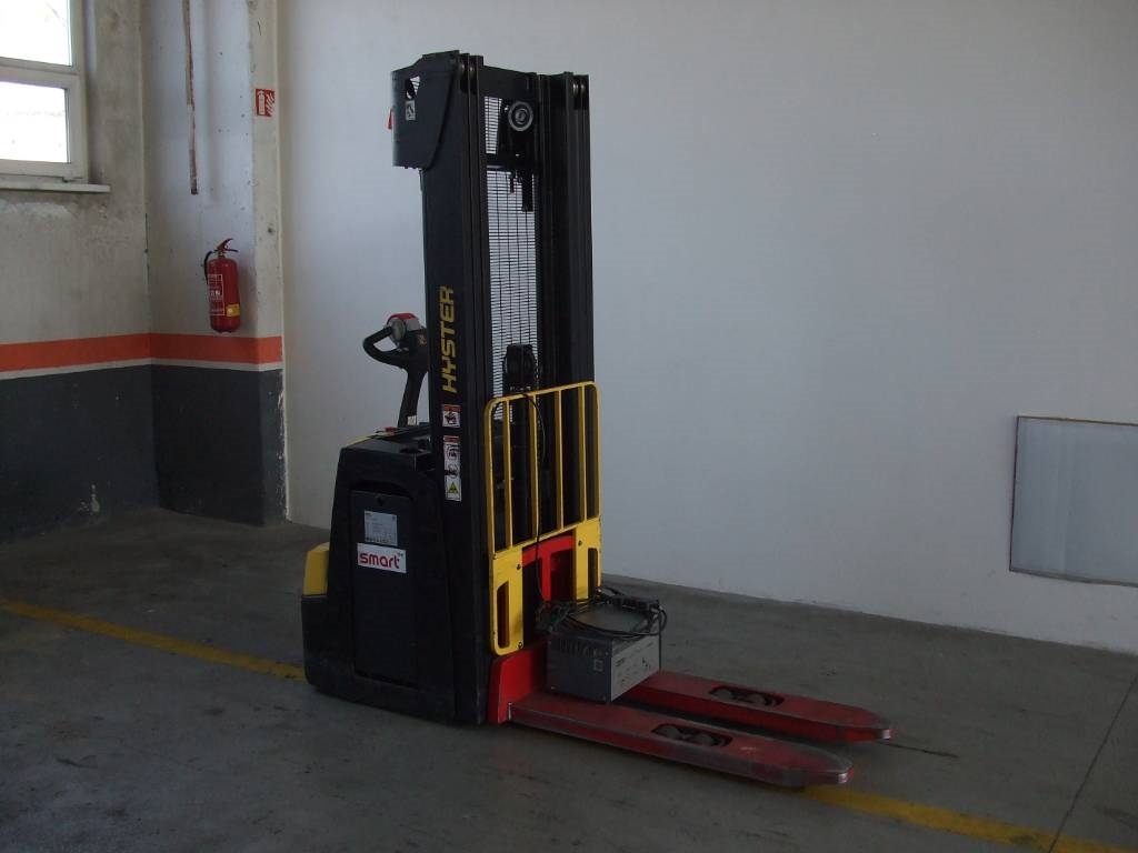 Hyster S1.6 - Pedestrian stacker - Material Handling - Hyster