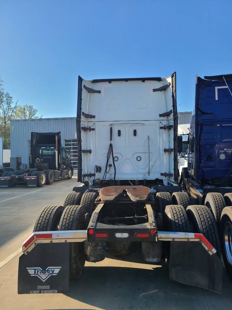 Freightliner Cascadia 126