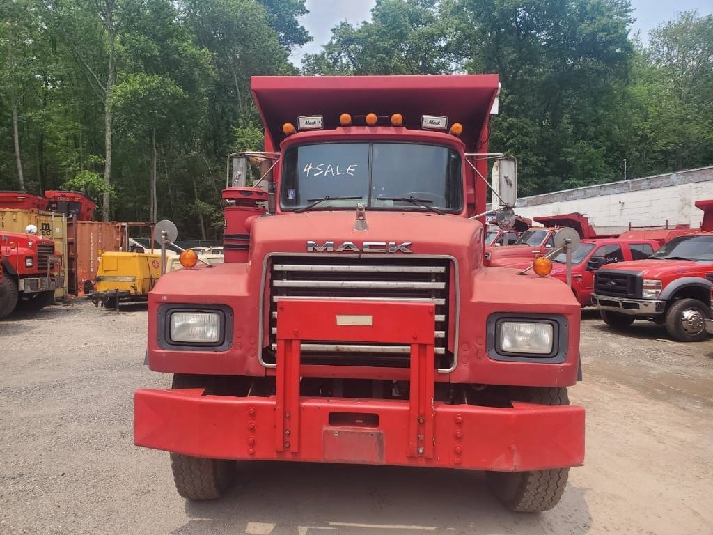 Mack RD690SX