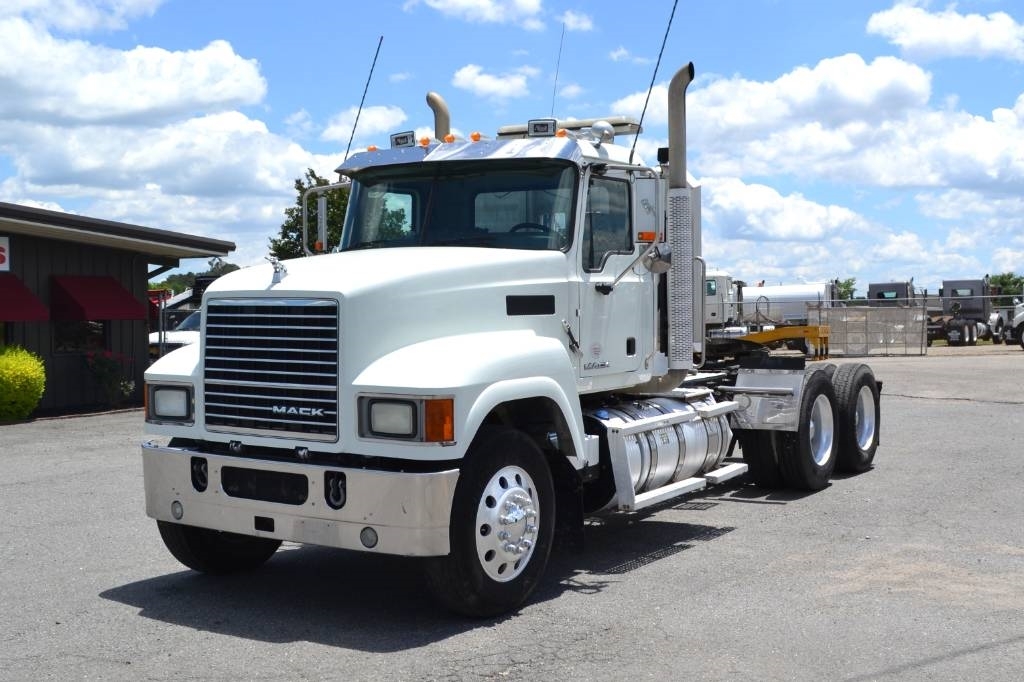 Mack Pinnacle CHU 613