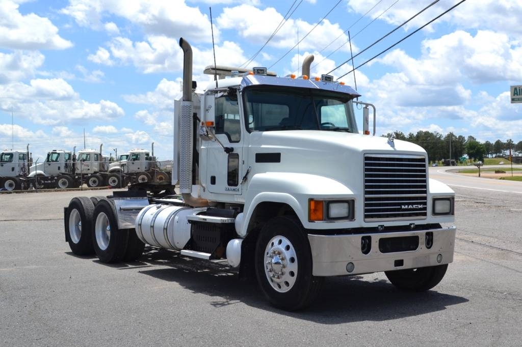 Mack Pinnacle CHU 613