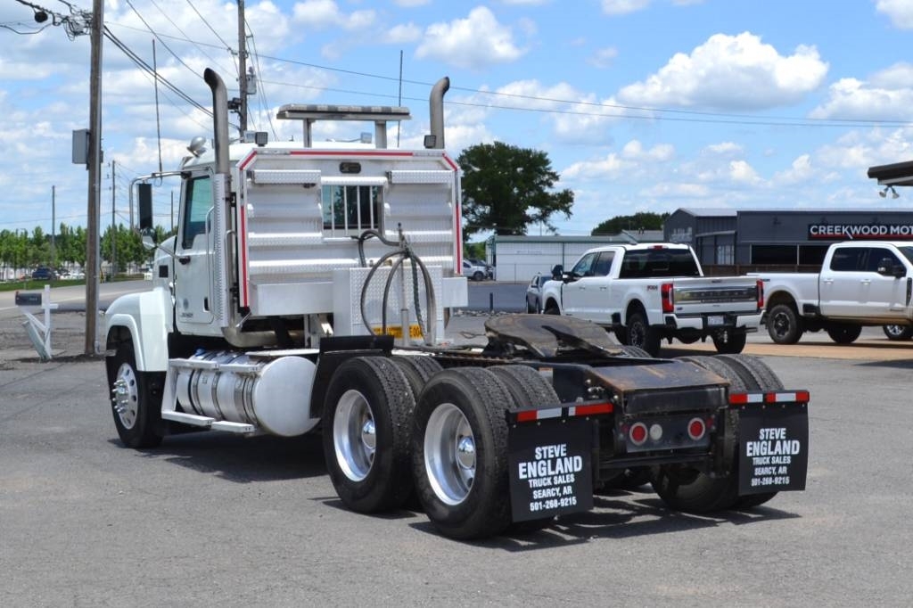 Mack Pinnacle CHU 613