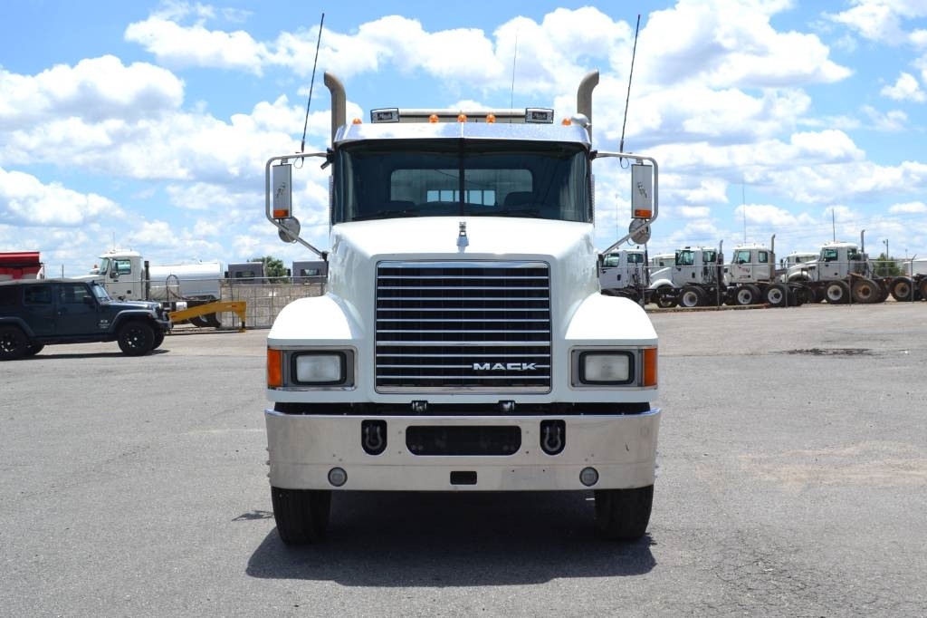 Mack Pinnacle CHU 613