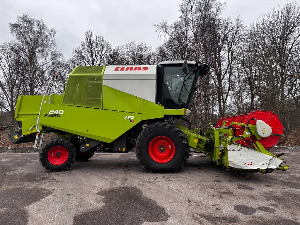 CLAAS Avero 240 - Combine Harvesters - Agriculture - Danish Agro Machinery