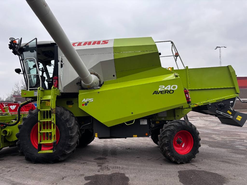 CLAAS Avero 240 - Combine Harvesters - Agriculture - Danish Agro Machinery