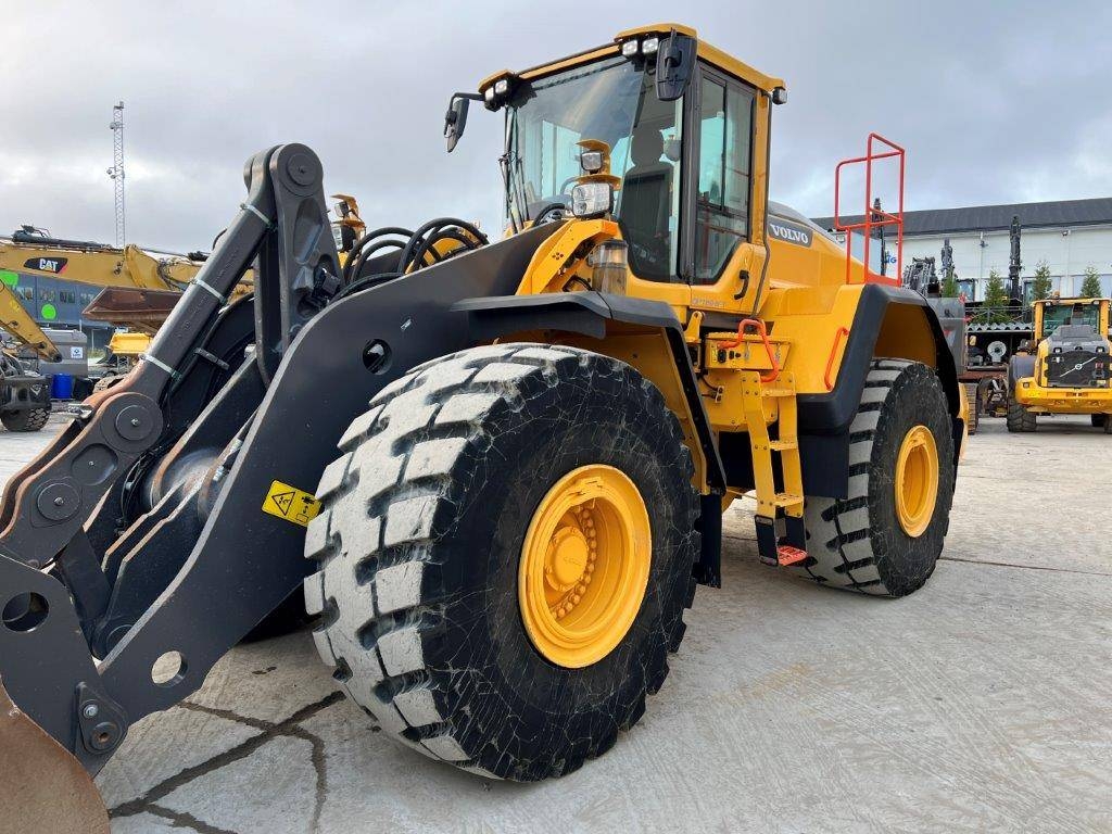 Buy Used Volvo L220H Wheel loader for sale in Stockholm, Sweden · PAN ...