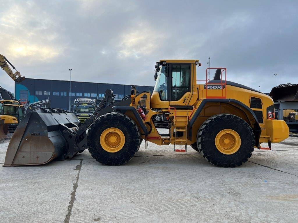 Buy Used Volvo L220H Wheel loader for sale in Stockholm, Sweden · PAN ...