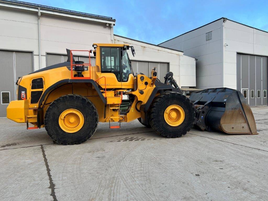 Buy Used Volvo L220H Wheel loader for sale in Stockholm, Sweden · PAN ...