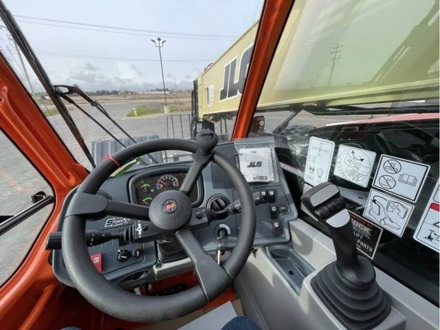 JLG 742 Telehandler