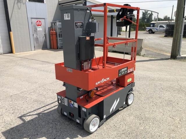 SkyJack SJ16 E Vertical Mast Lift