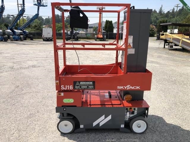 SkyJack SJ16 E Vertical Mast Lift