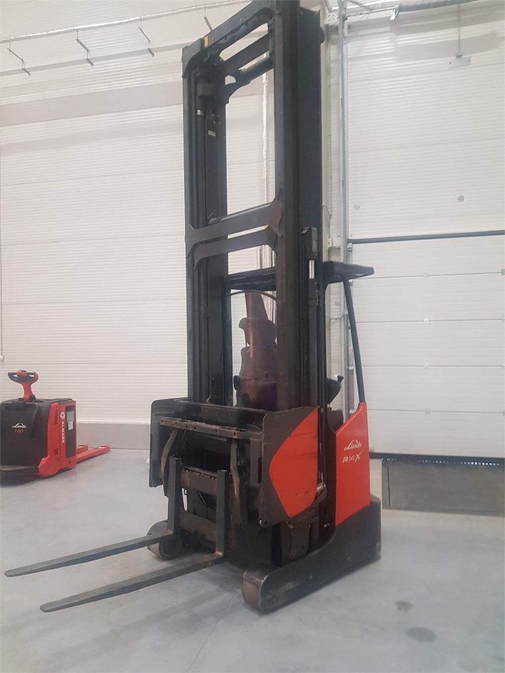 Forklift trucks - Material handling equipment - Alwark