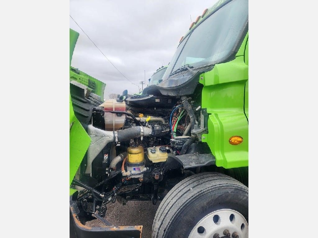 Freightliner CA113DC