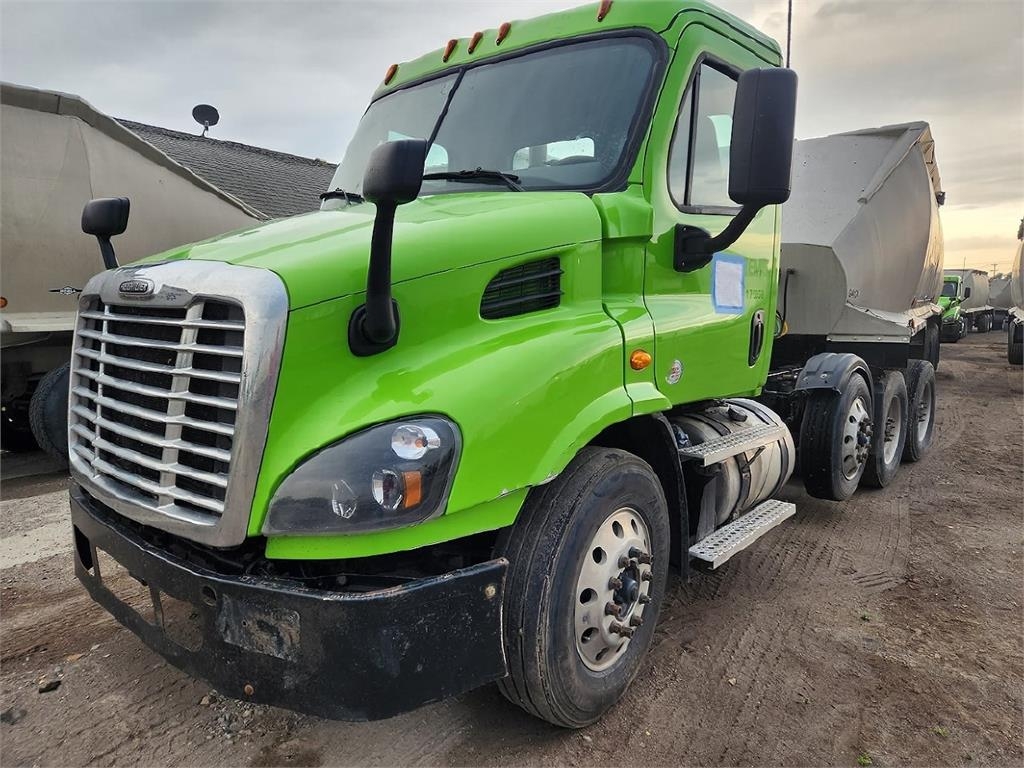 Freightliner CA125DC