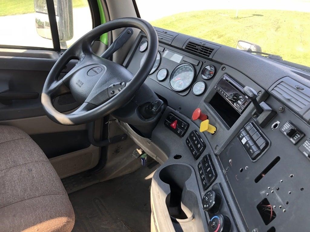 Freightliner CA125DC