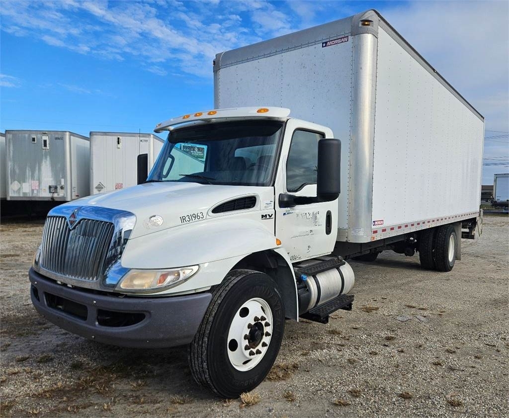 International MV 26FT Non CDL Box
