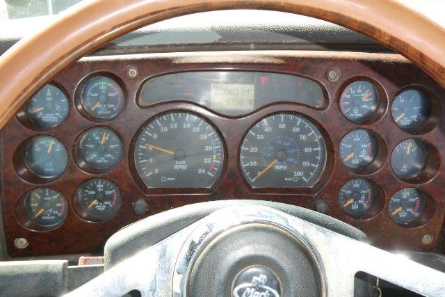 Mack CXN613