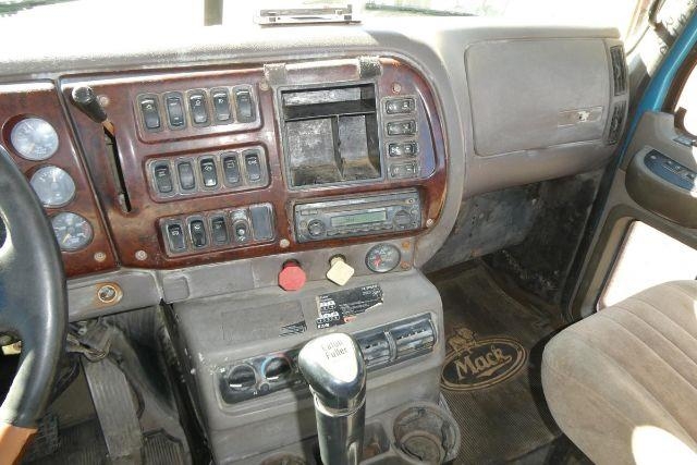 Mack CXN613