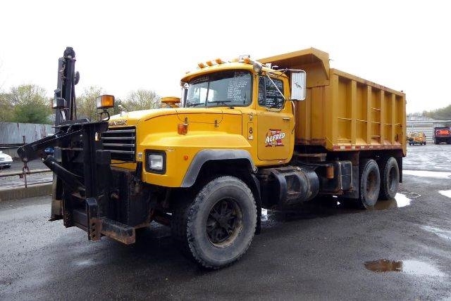 Mack Single Axle Dump Trucks & 1 Ton Dump Trucks | Ritchie List