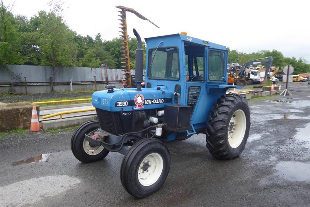 New Holland 3930