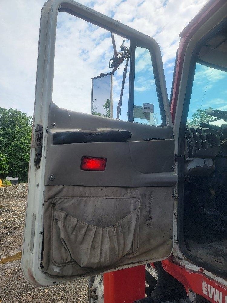 Mack CH613