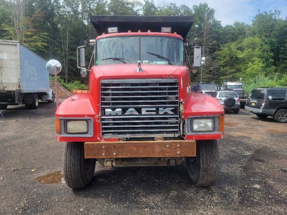 Mack CH613