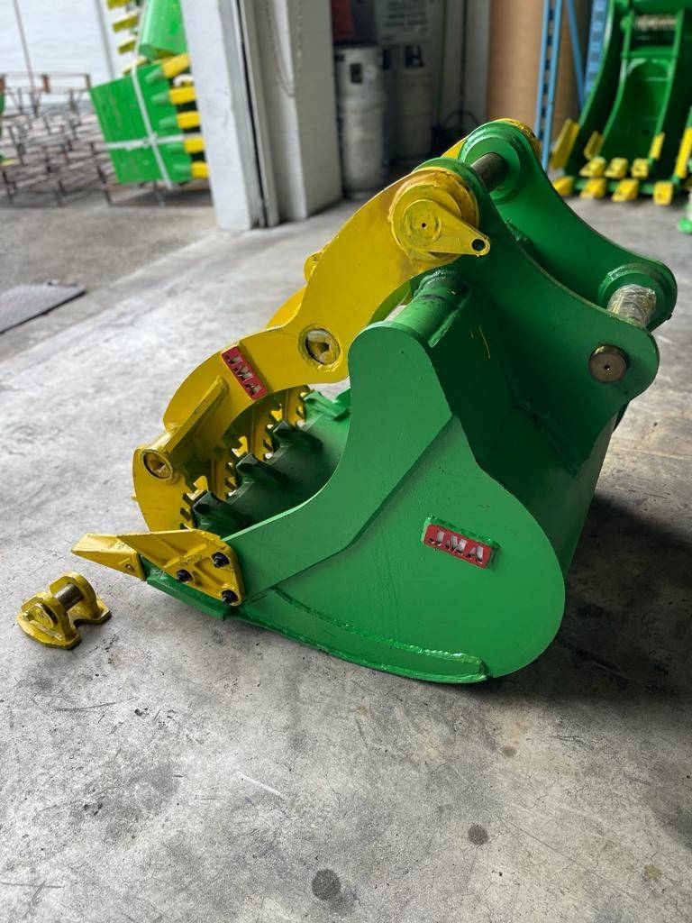 JM Attachments GP Bucket w HydPRT 30" for Takeuchi TB180