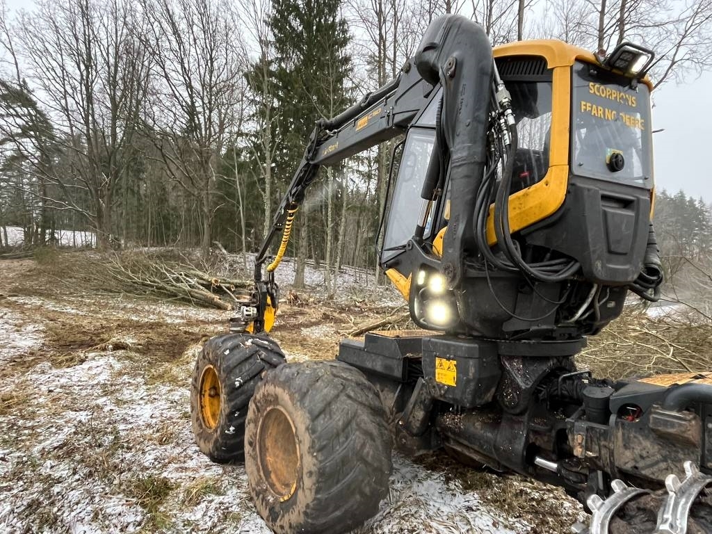 Ponsse Scorpion King - Harvesters - Forestry - Construction Machinery ...
