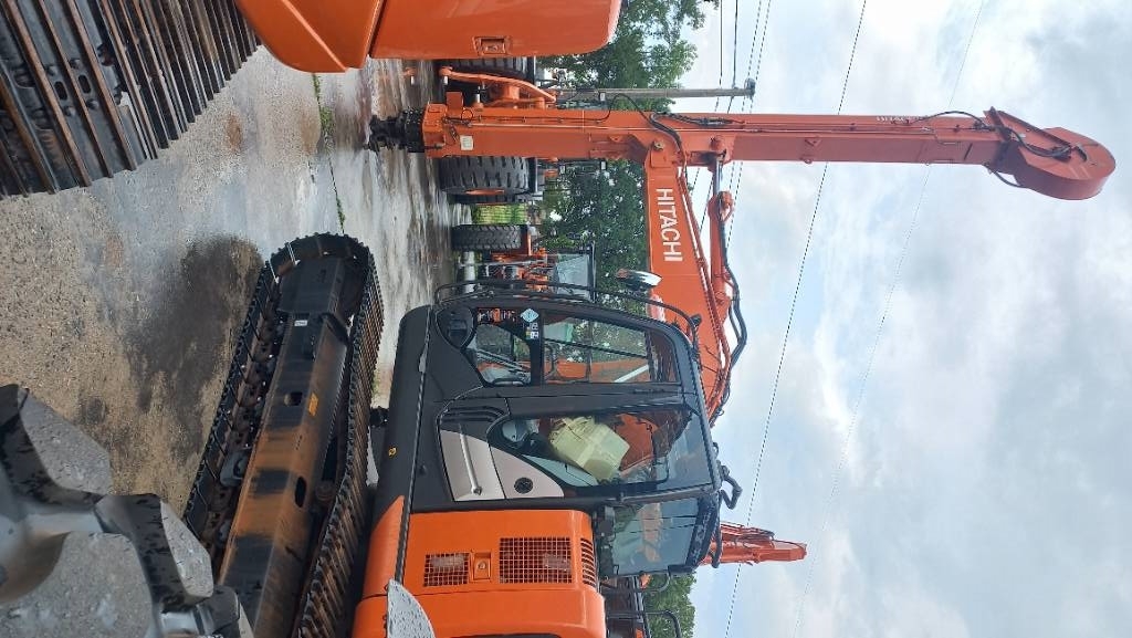 Hitachi ZX135US-6-CTA telescopic arm - Special excavators ...