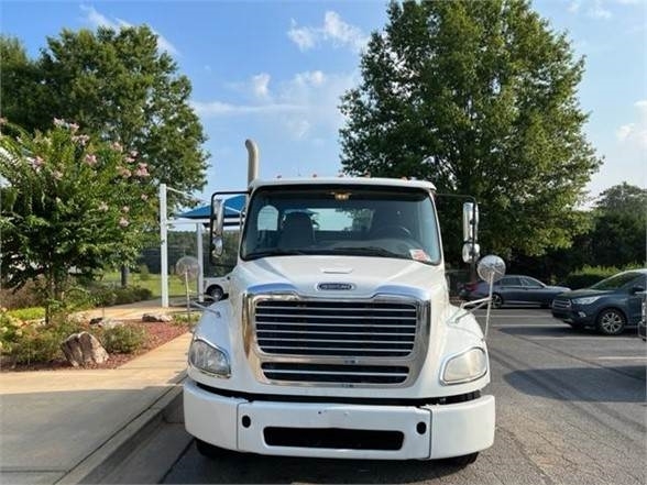 Freightliner BUSINESS CLASS M2 112